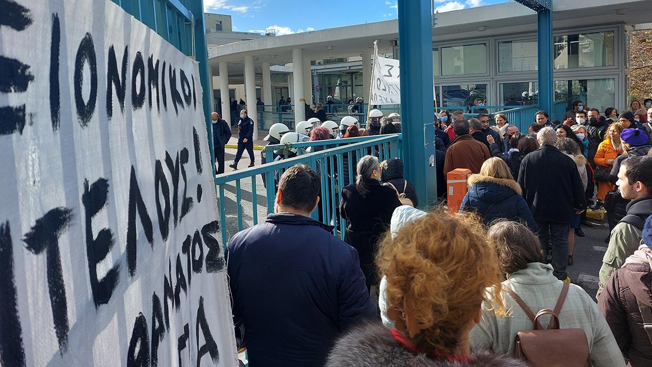 ΠΟΕΔΗΝ: Να αρθεί η αναστολή εργασίας των ανεμβολίαστων υγειονομικών