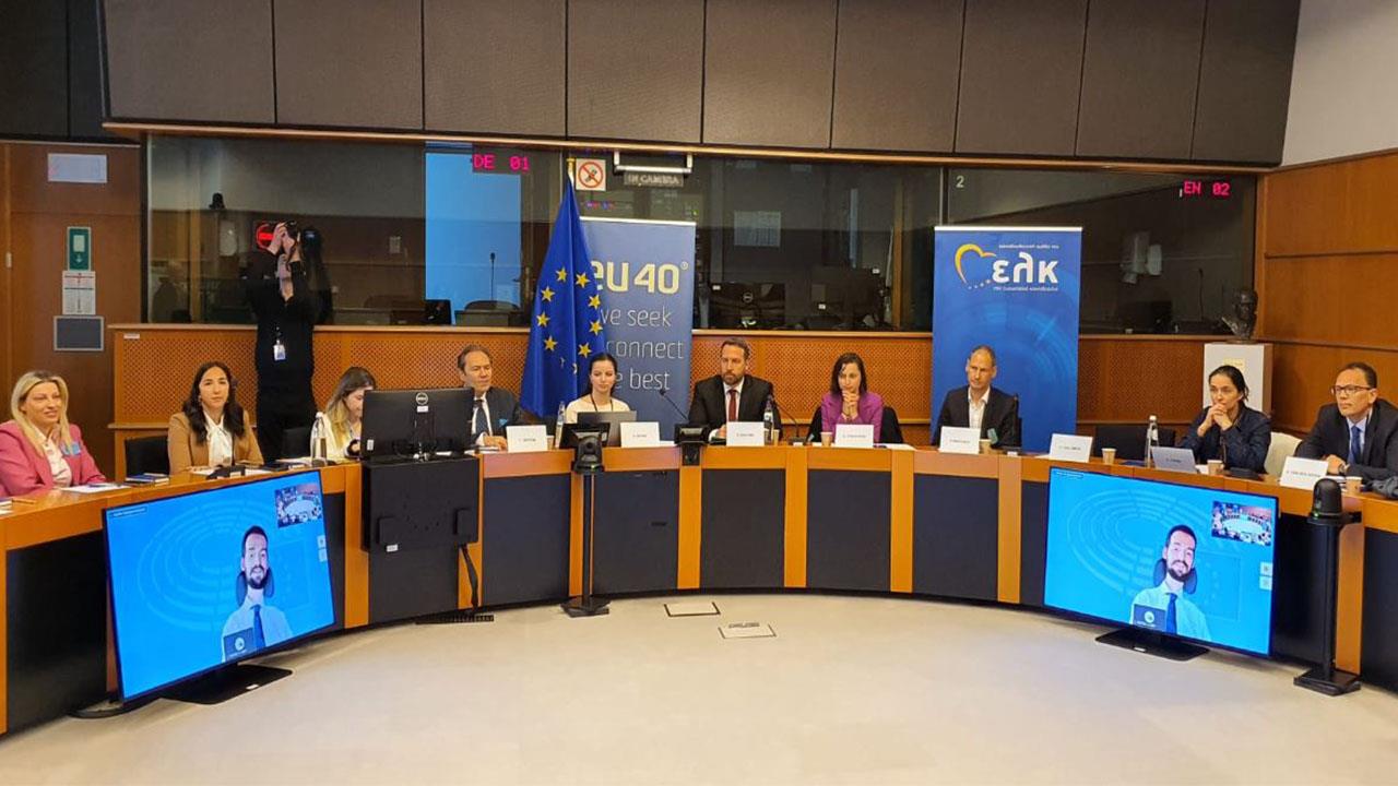 ΠΕΦ: Με επενδύσεις αντιμετωπίζονται οι ελλείψεις στα φάρμακα
