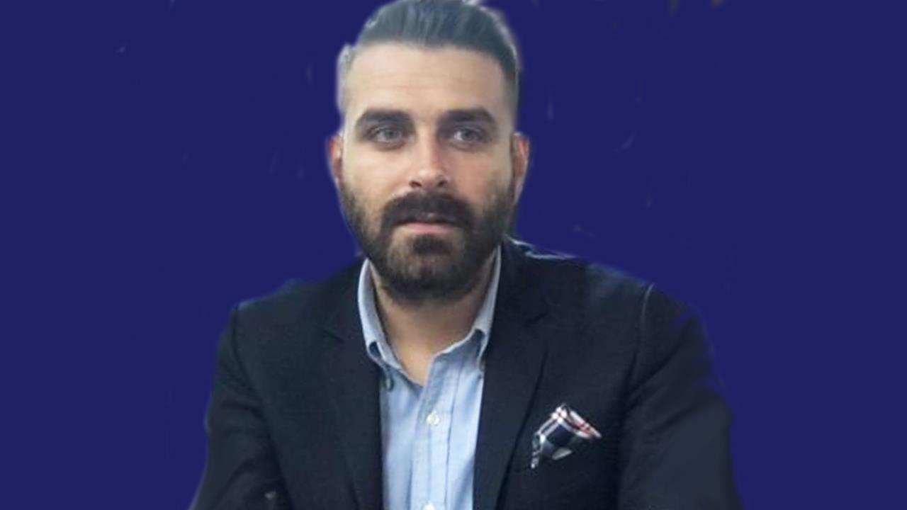 Ο Χρυσόστομος Τσατσούλης διευθυντής στο ιδιαίτερο γραφείο του Δ ...