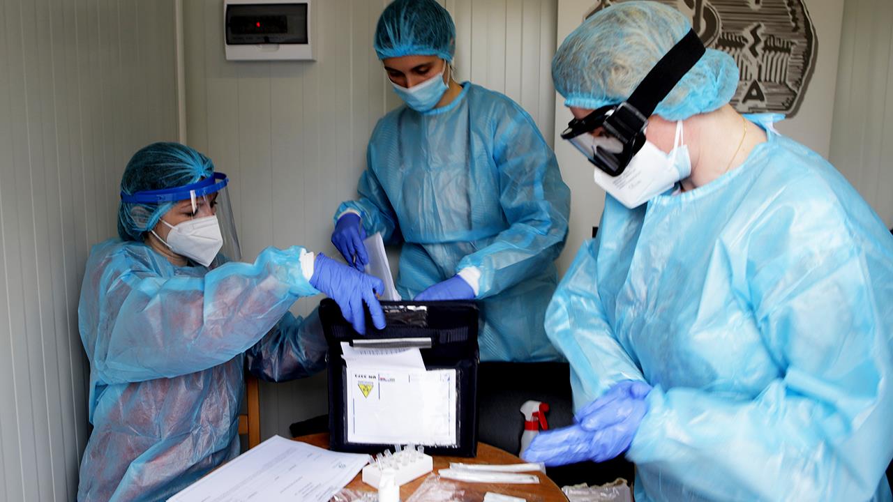 Πού θα γίνουν δωρεάν rapid tests την Τρίτη από τον ΕΟΔΥ
